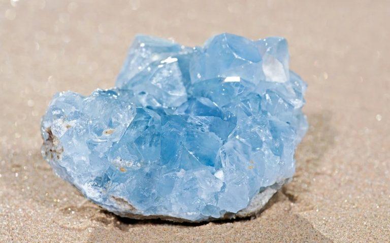 Камень ангелит: история, значение, лечебные и магические свойства